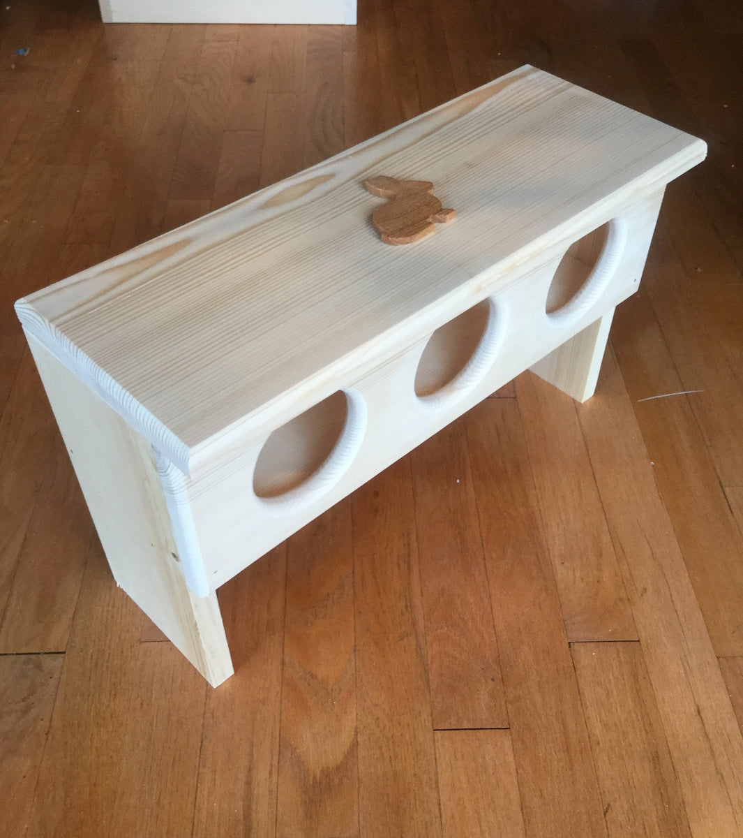 Elevated Rabbit Hay Feeder – BunnyRabbitShop